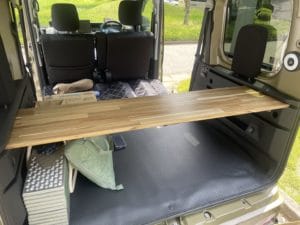 荷室を無駄なく使いたい！アトレーにぴったりのラゲッジボードを自作してみた | Vanlife Mini｜軽バンで旅する小さな暮らし